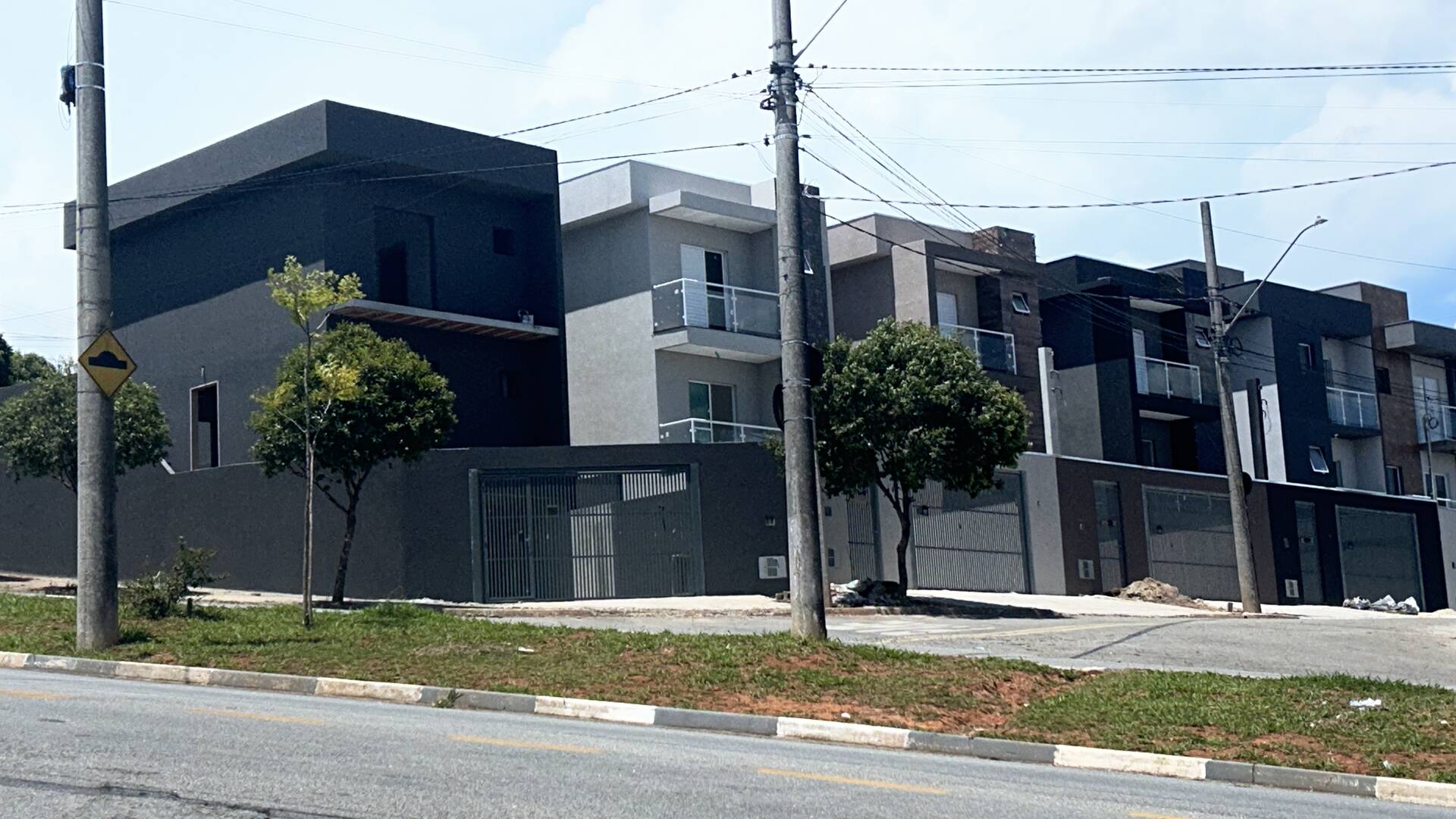 3 Sobrados de 2 Dormitórios 2 Suítes garagem 2 ou 3 carros - 742